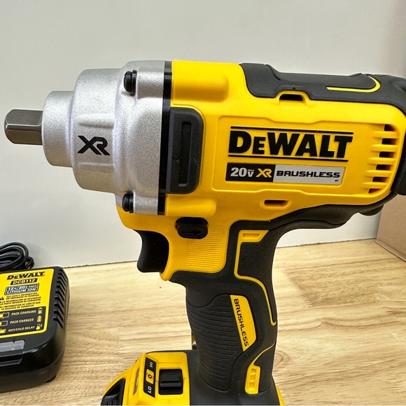 Dewalt | Other | Dewalt New Impact Wrench Dcf894 Brushless Xr 2v 2ah ...
